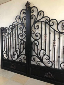 Vertical Pivot Entrance Gate | Uniquehome
